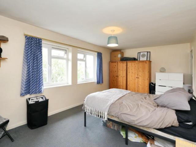 South Terrace, Surbiton KT6 2 bed apartment to rent £1,750 pcm £404 pw
