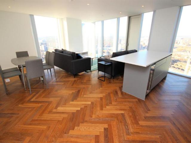South Tower, Deansgate Square. 2 bed apartment to rent £2,200 pcm £508 pw