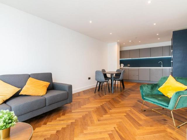 South Tower, Deansgate Square, 9 Owen. 2 bed flat to rent £1,800 pcm £415 pw