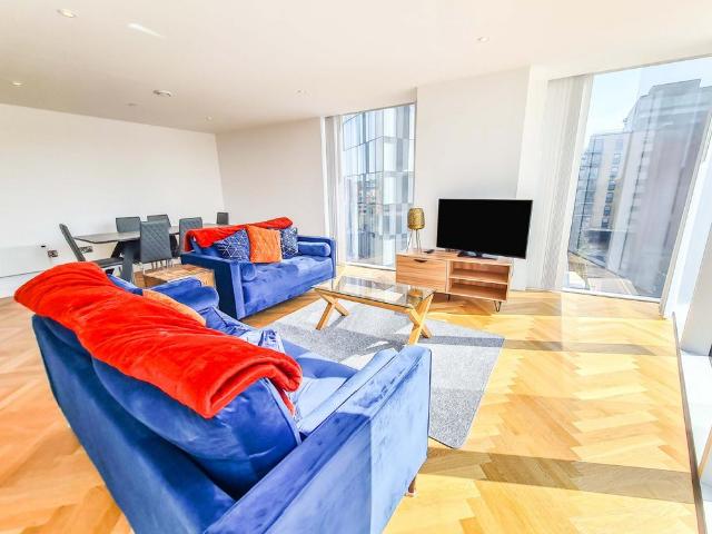 South Tower, Deansgate Square, 9 Owen. 3 bed flat to rent £2,800 pcm £646 pw