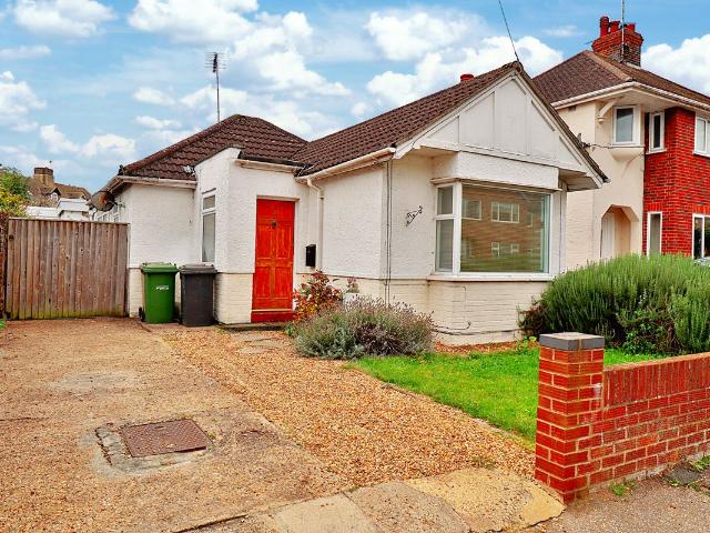South View, London Road, Woodston, Peterborough PE2, 3 bed detached bungalow to rent, £1,100 pcm | PrimeLocation