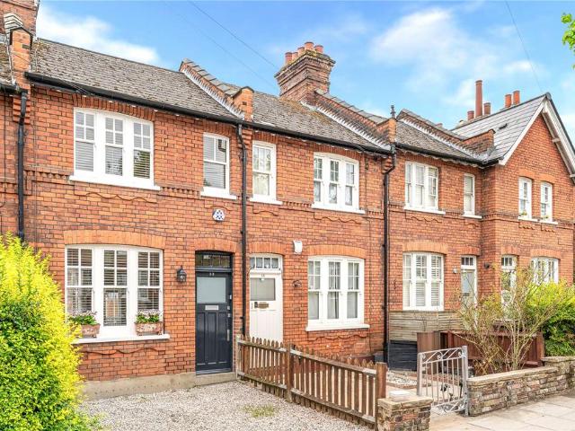 South View Road, N8 2 bed terraced house to rent £2,250 pcm £519 pw