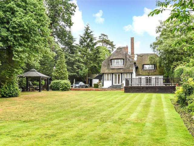 South View Road, Pinner, HA5 5 bed detached house to rent £7,000 pcm £1,615 pw