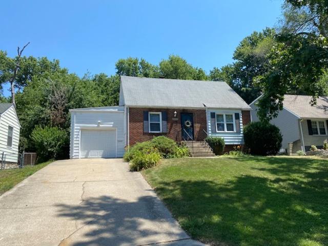 South Waldo Home close to shopping and entertainment