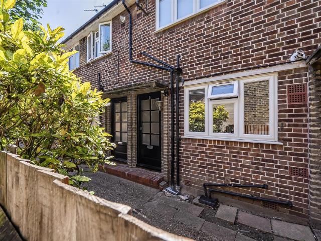 South Western Road, Twickenham TW1, 1 bed flat to rent, £2,000 pcm | PrimeLocation
