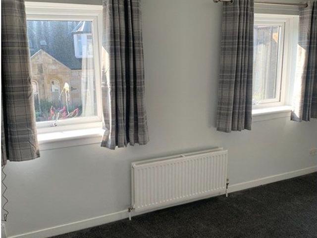 South William St, Johnstone PA5, 4 bed maisonette to rent, £1,250 pcm | PrimeLocation