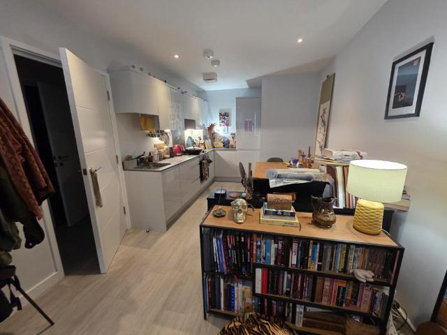 South Woodford E18 1 bed flat to rent £1,525 pcm £352 pw