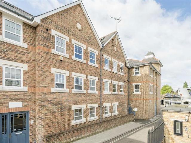 South Worple Way, London SW14 1 bed flat to rent £1,950 pcm £450 pw