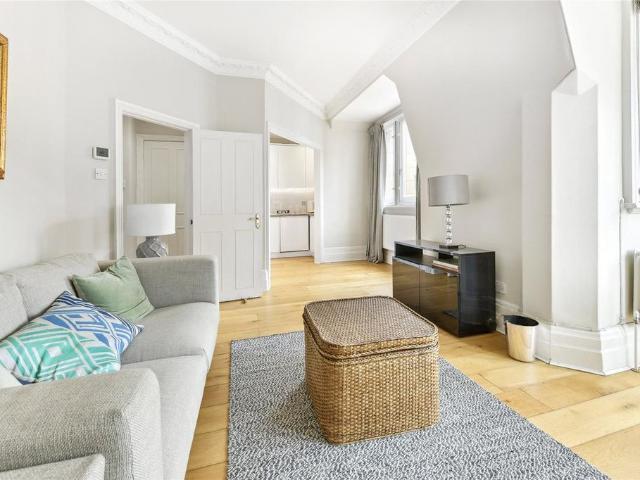 South Audley Street, London, W1K 2 bed apartment to rent £5,417 pcm £1,250 pw