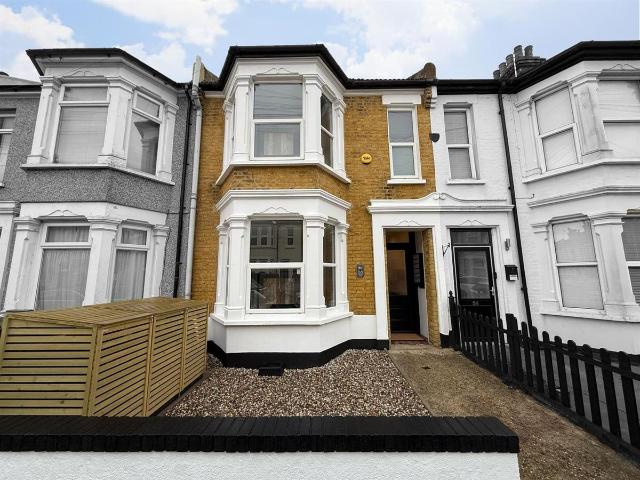 South Avenue, Southend On Sea SS2, 6 bed shared accommodation to rent, £750 pcm | PrimeLocation
