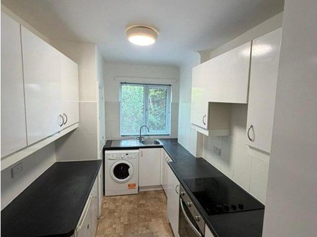 South Bank, Surbiton KT6, 2 bed flat to rent, £1,700 pcm | PrimeLocation