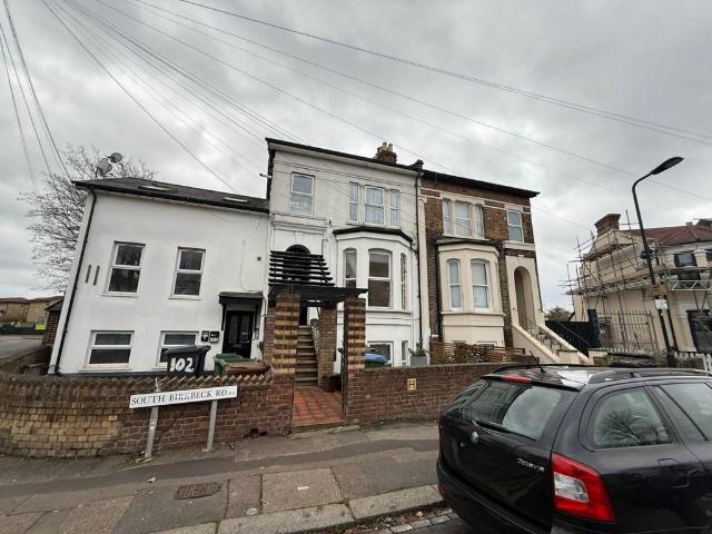 South Birbeck Road, Leytonstone, E11 2 bed flat to rent £1,900 pcm £438 pw