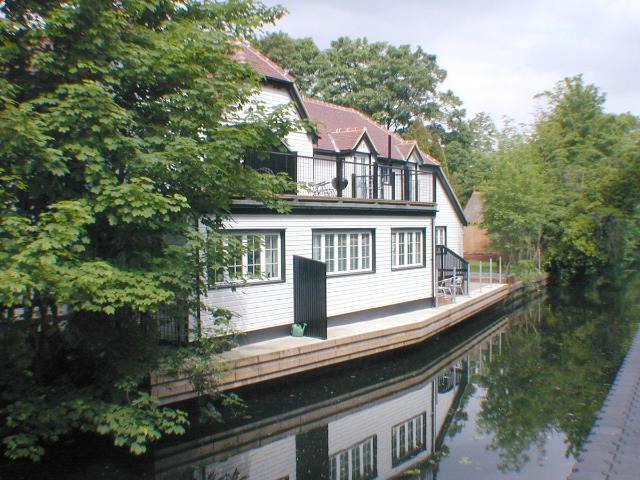 South Cottages, Boulters Lock Island, Maidenhead SL6, 2 bed cottage to rent, £2,500 pcm | PrimeLocation