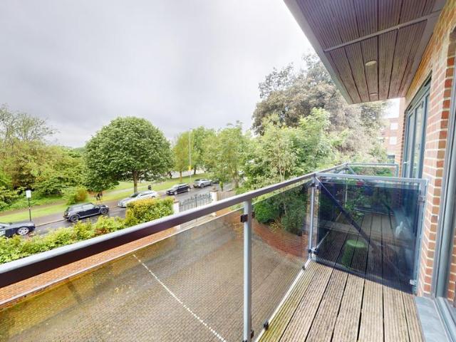 South Court, Dyke Road, Hove, BN1 2 bed flat to rent £1,850 pcm £427 pw