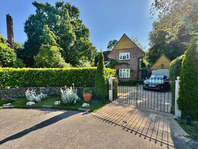 South Close, Havant PO9, 4 bed detached house to rent, £3,500 pcm | PrimeLocation