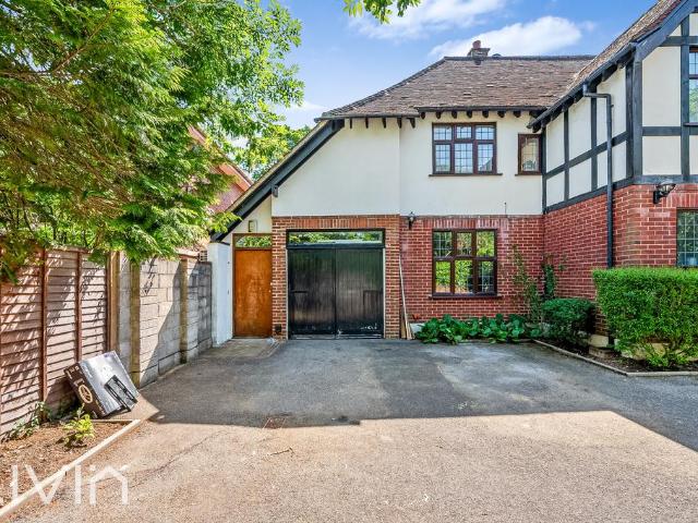 South Croydon CR2 2 bed flat to rent £1,750 pcm £404 pw