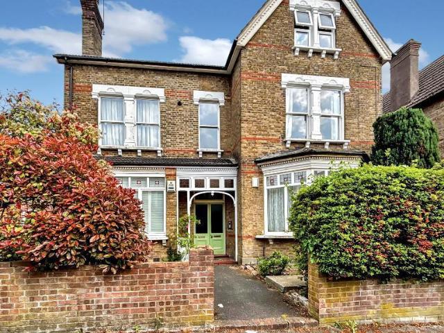 South Croydon CR2 2 bed flat to rent £1,850 pcm £427 pw