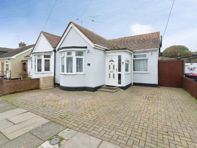 South Crescent, Southend On Sea SS2, 2 bed bungalow to rent, £1,600 pcm | PrimeLocation