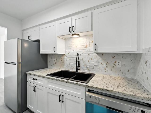South Crest Apartments 3 Bedroom Apartment for Rent at 3702 Conway St, Dallas, TX 75224 Five Mile Creek