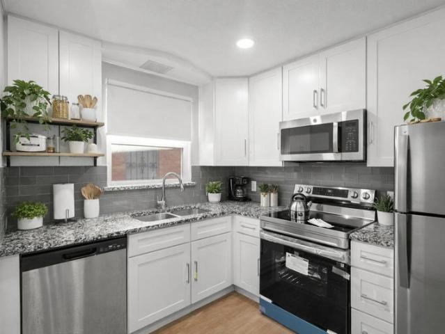 South Dallas| Newly Renovated Private Rooms in Ced