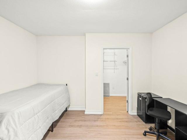 South Dallas| Newly Renovated Private Rooms in Cedar Crest | Mini Fridge in Every Room | Fast Wi Fi | Great Location