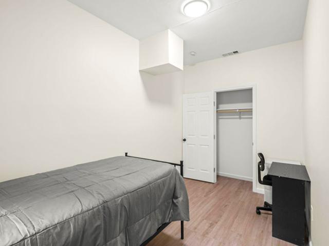 South Dallas| Newly Renovated Private Rooms in Cedar Crest | Mini Fridge in Every Room | Fast Wi Fi | Great Location
