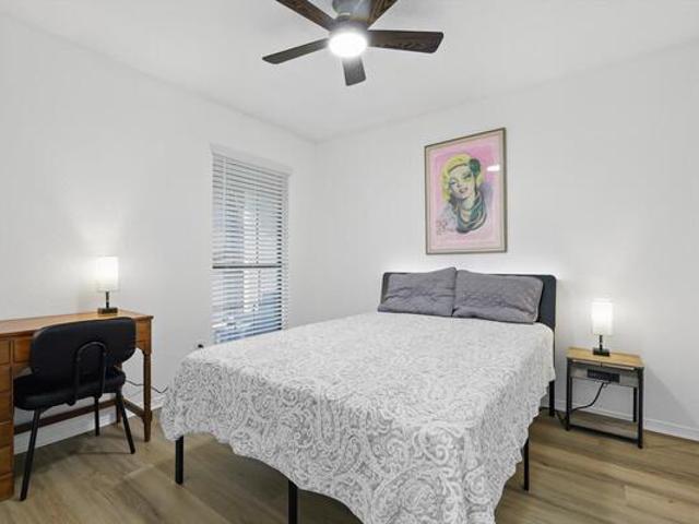 South Dallas/Midlothian Area28min from Downtown Dallas Easy access to highway high speed internet