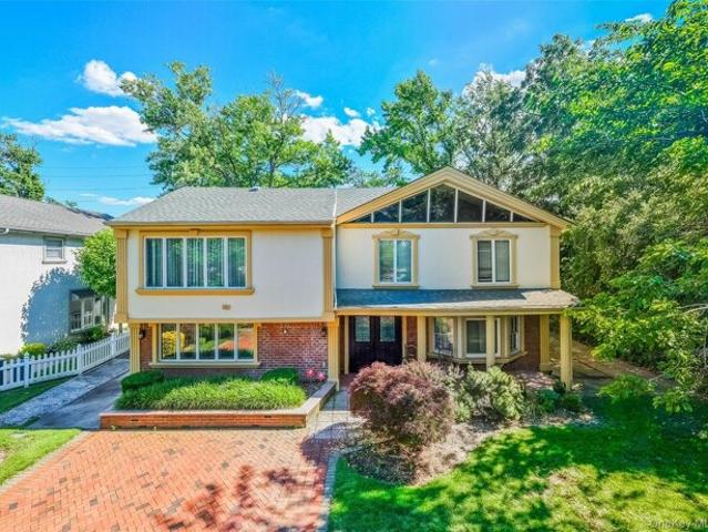 South Dr, Manhasset Hills, Home For Sale