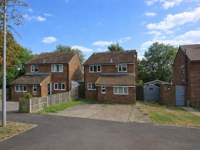 South Drive, Bedford, MK42 5 bed house to rent £1,550 pcm £358 pw