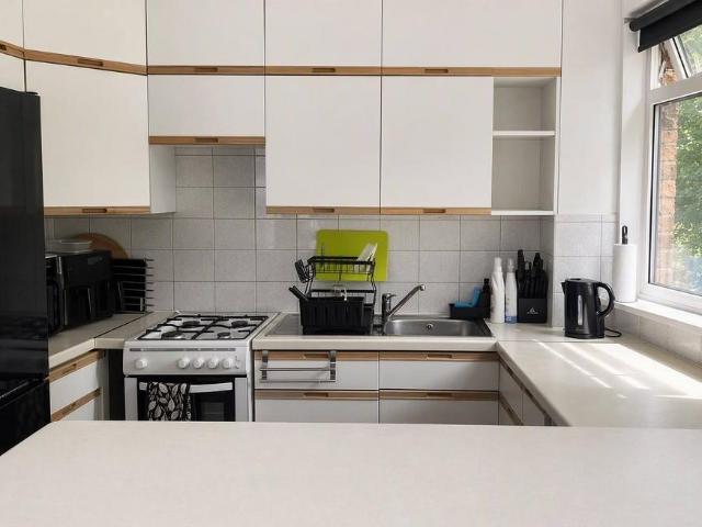 South Ealing W5 1 bed maisonette to rent £1,800 pcm £415 pw