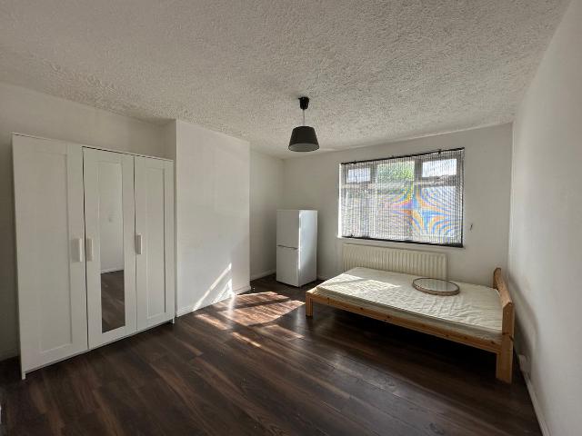 South Eastern Avenue, Edmonton N9, Room to rent, £775 pcm | PrimeLocation
