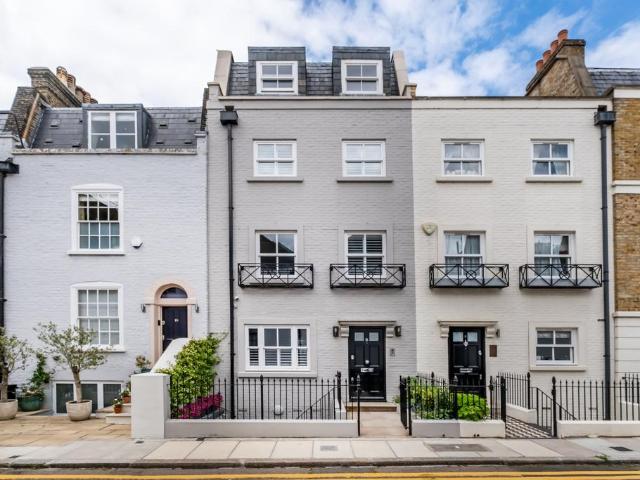 South End Row London W8 4 bed terraced house to rent £17,000 pcm £3,923 pw
