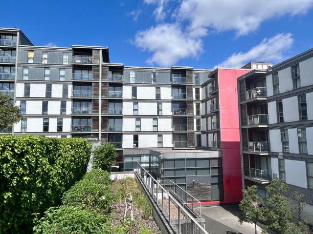 South Fifth Street, Milton Keynes MK9 1 bed flat to rent £1,150 pcm £265 pw