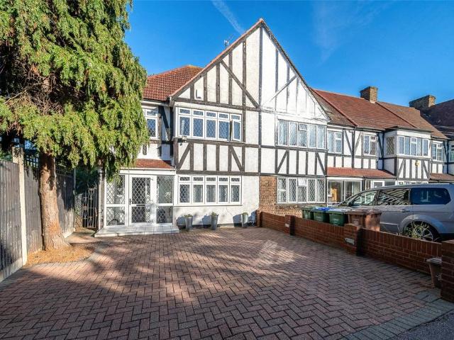 South Gipsy Road, Welling, Kent, DA16 4 bed end of terrace house to rent £2,695 pcm £622 pw