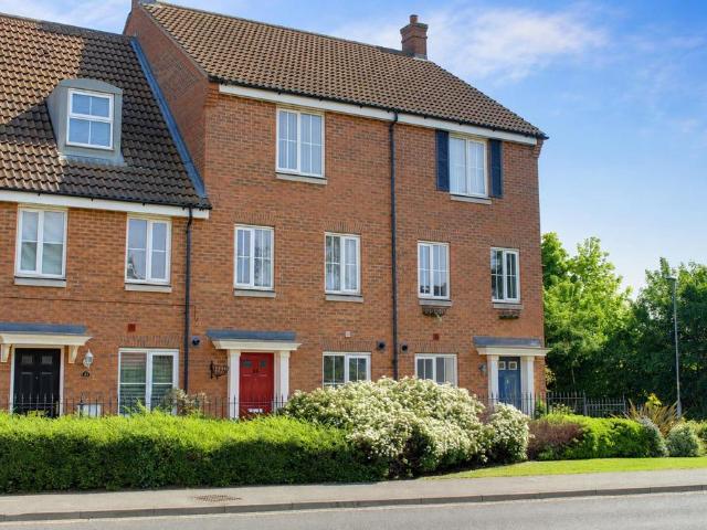 South Green, Dereham 4 bed terraced house to rent £1,460 pcm £337 pw