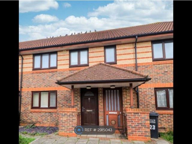 South Hatfield, Hatfield AL10, 2 bed flat to rent, £1,500 pcm | PrimeLocation