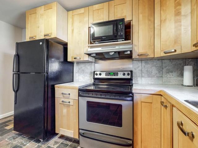 South Indian Creek Home, a 2 minute walk to transi