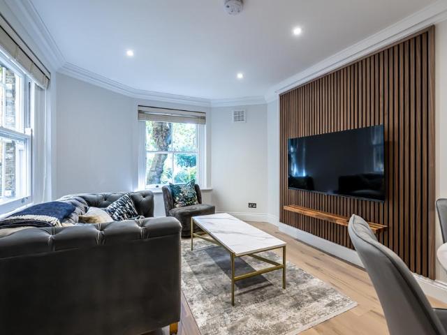 South Kensington, Ashburn Place 1 bed apartment to rent £3,792 pcm £875 pw