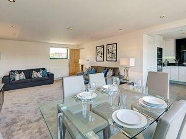 South Kensington, London. SW3 2 bed apartment to rent £5,200 pcm £1,200 pw