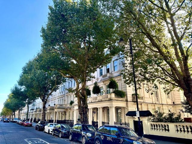 South Kensington, London. SW7 1 bed apartment to rent £1,777 pcm £410 pw