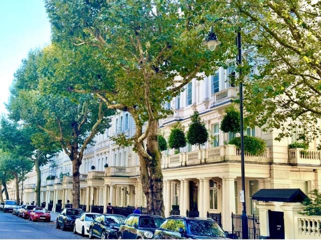 South Kensington, London. SW7 Studio to rent £1,257 pcm £290 pw
