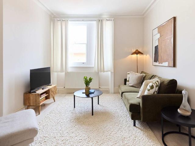 South Kensington SW7, 1 bed flat to rent, £4,106 pcm | PrimeLocation