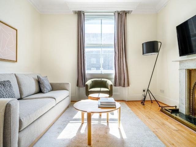 South Kensington SW7, 2 bed flat to rent, £4,110 pcm | PrimeLocation