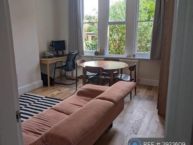 South Lambeth Road, London, SW8 1 bed flat to rent £2,150 pcm £496 pw