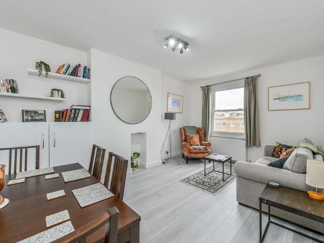 South Lambeth Road, SW8, Vauxhall. 2 bed flat to rent £2,400 pcm £554 pw