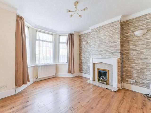 South Lane, New Malden, KT3 2 bed flat to rent £4,000 pcm £923 pw