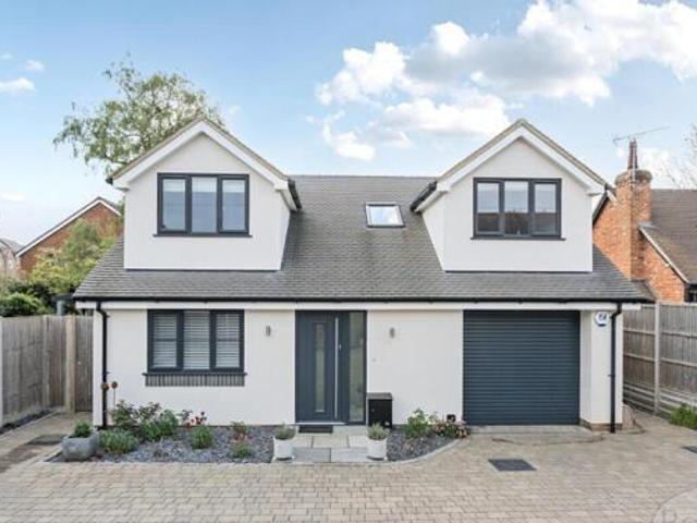South Lane, 3 Bedroom Detached