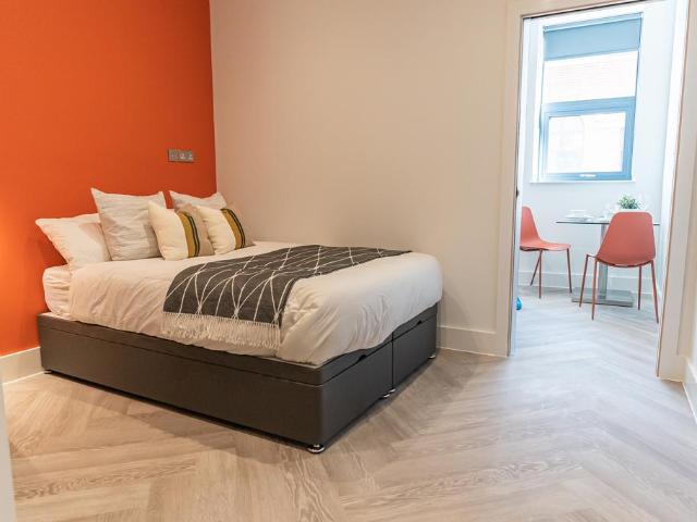 South Langworthy Road, Salford M50 1 bed apartment to rent £1,050 pcm £242 pw