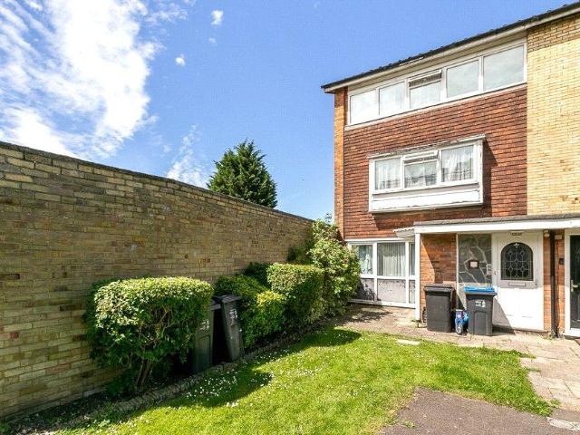 South Lodge Avenue, Mitcham, CR4 2 bed end of terrace house to rent £1,975 pcm £456 pw