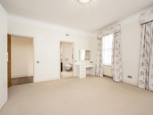 South Lodge, Circus Road